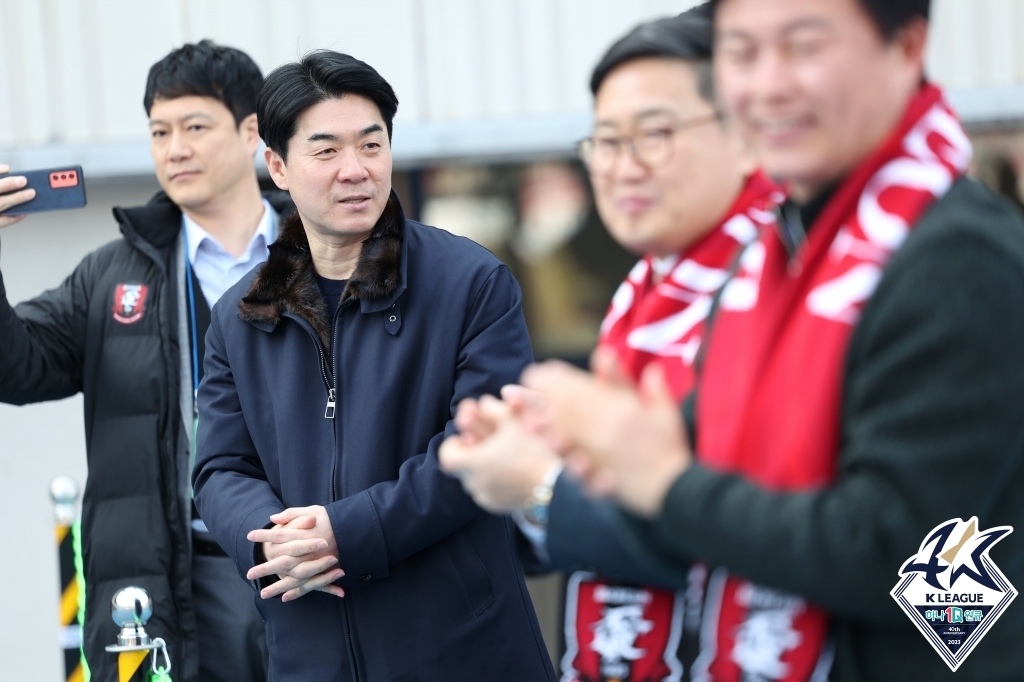 Struggling K League club Gangwon FC replace head coach | Yonhap News Agency