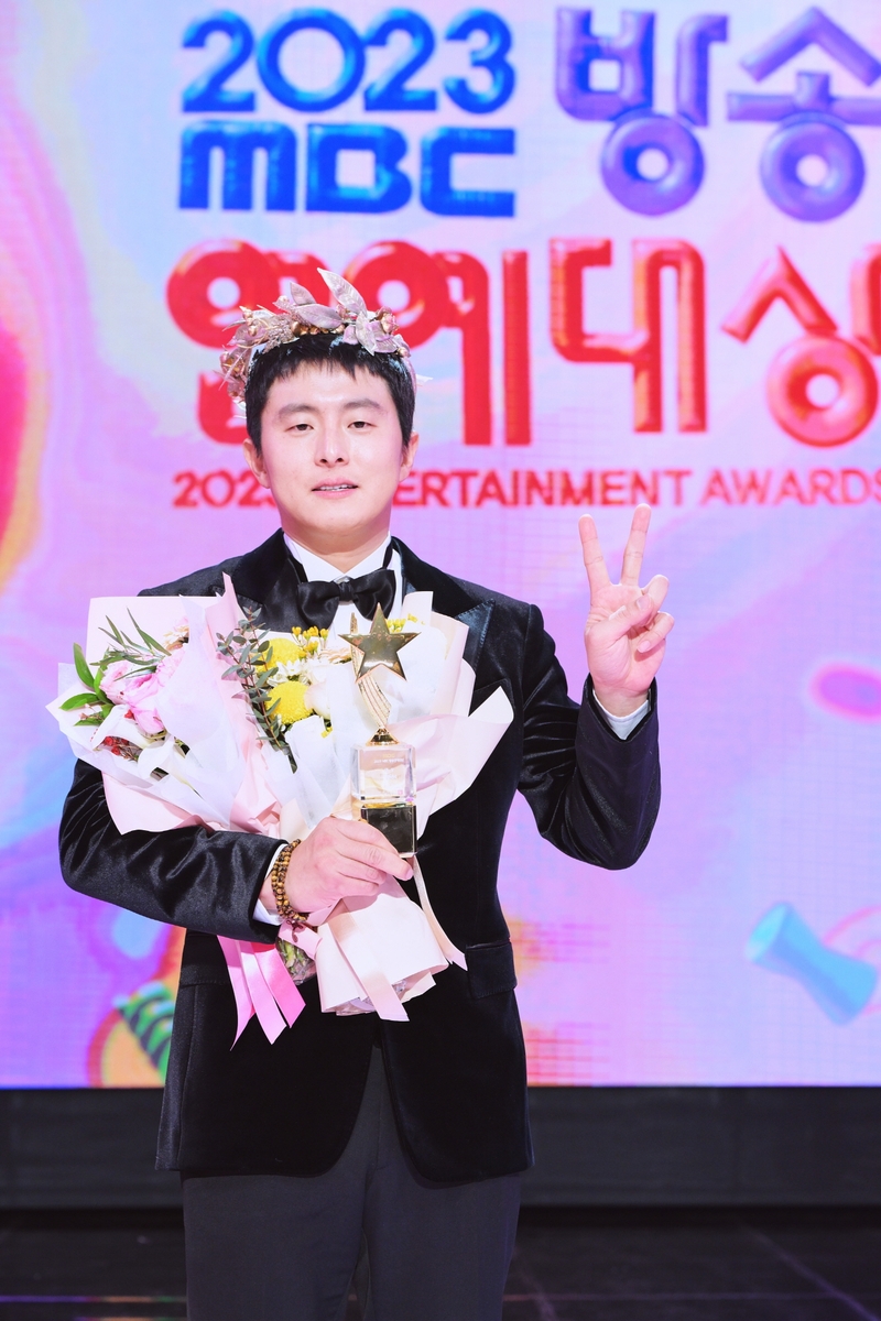 '태계일주' 기안84, MBC 연예대상…"돌아가신 아버지 떠올라" | 연합뉴스