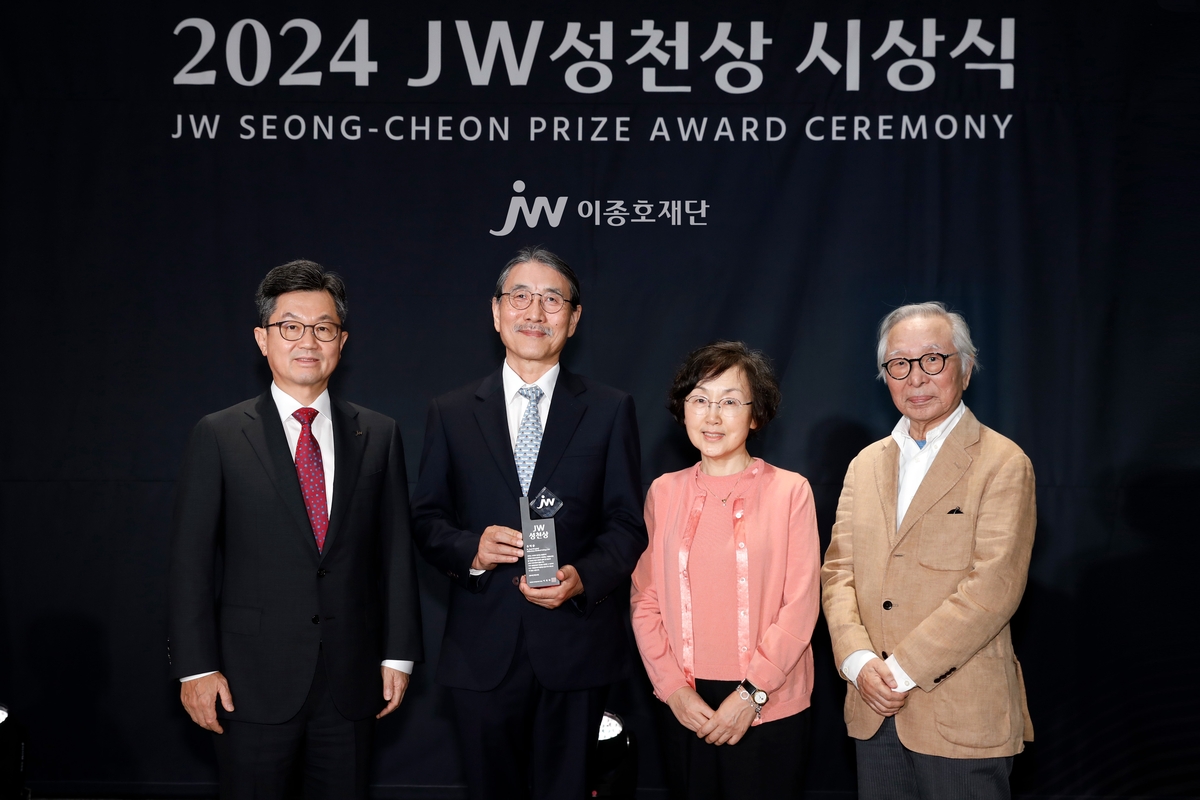 [게시판] JW이종호재단, JW성천상 시상식 개최 | 연합뉴스