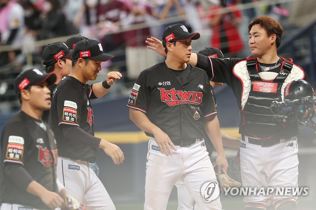 준플레이오프 2차전 가져가는 kt | 연합뉴스