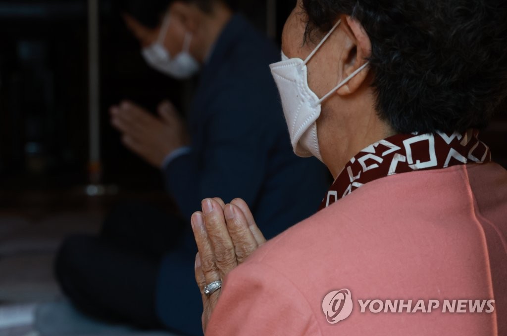 이태원 참사 희생자를 위한 기도 연합뉴스