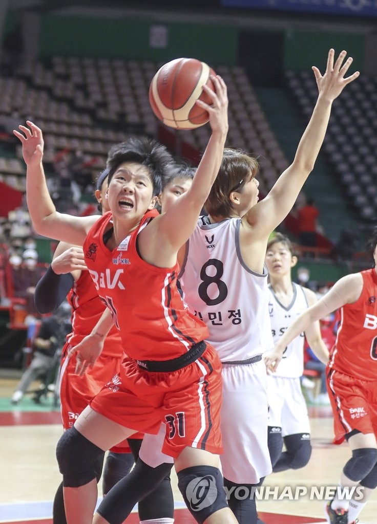 Basketball: Busan BNK Sum vs. KB Stars | Yonhap News Agency