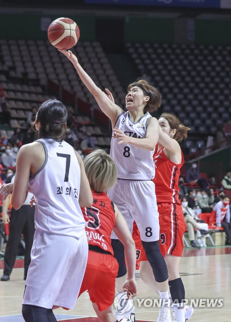 Basketball: Busan BNK Sum vs. KB Stars | Yonhap News Agency