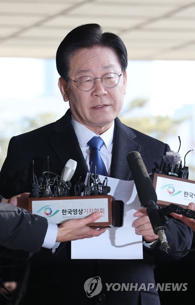 이재명 검찰 조사 출석 연합뉴스