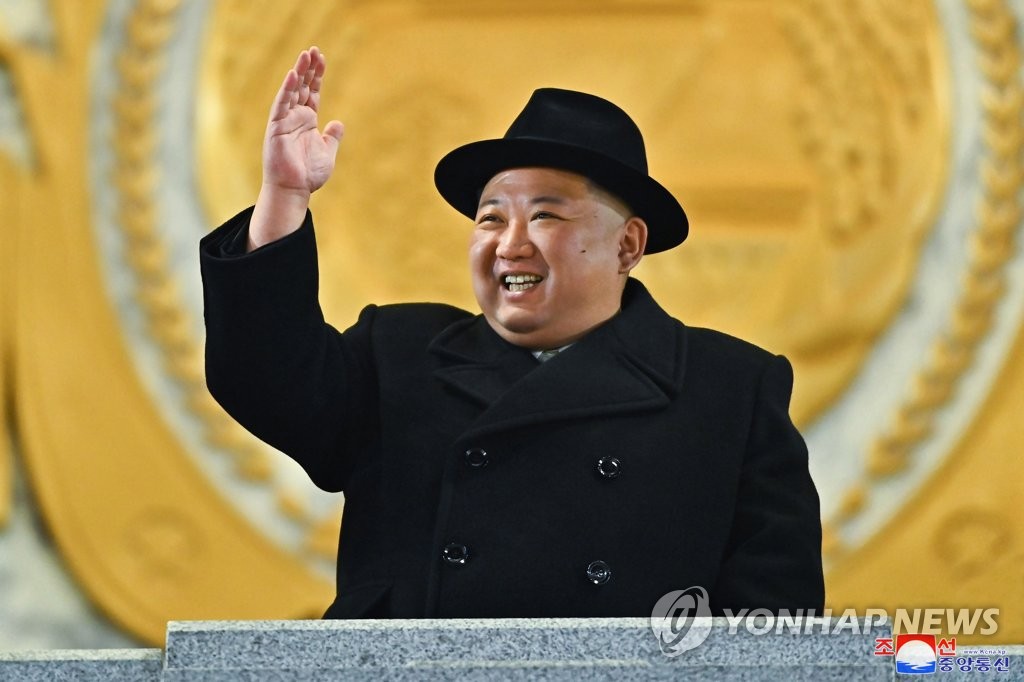 金正恩氏が軍事パレード出席 聯合ニュース