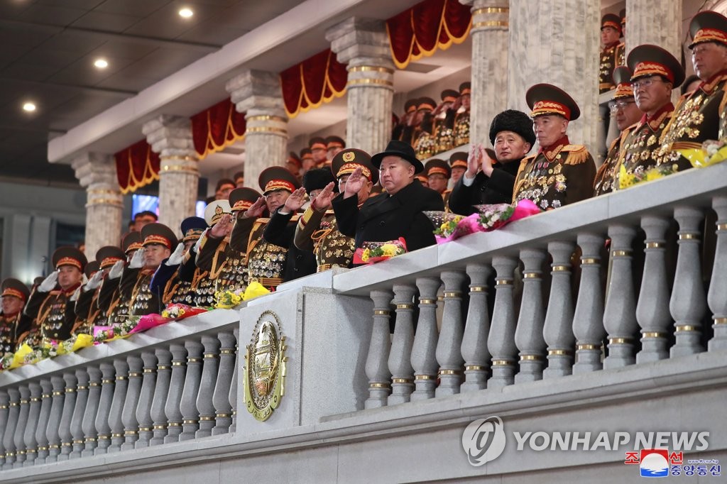 북한 건군절 75주년 야간열병식 개최 연합뉴스