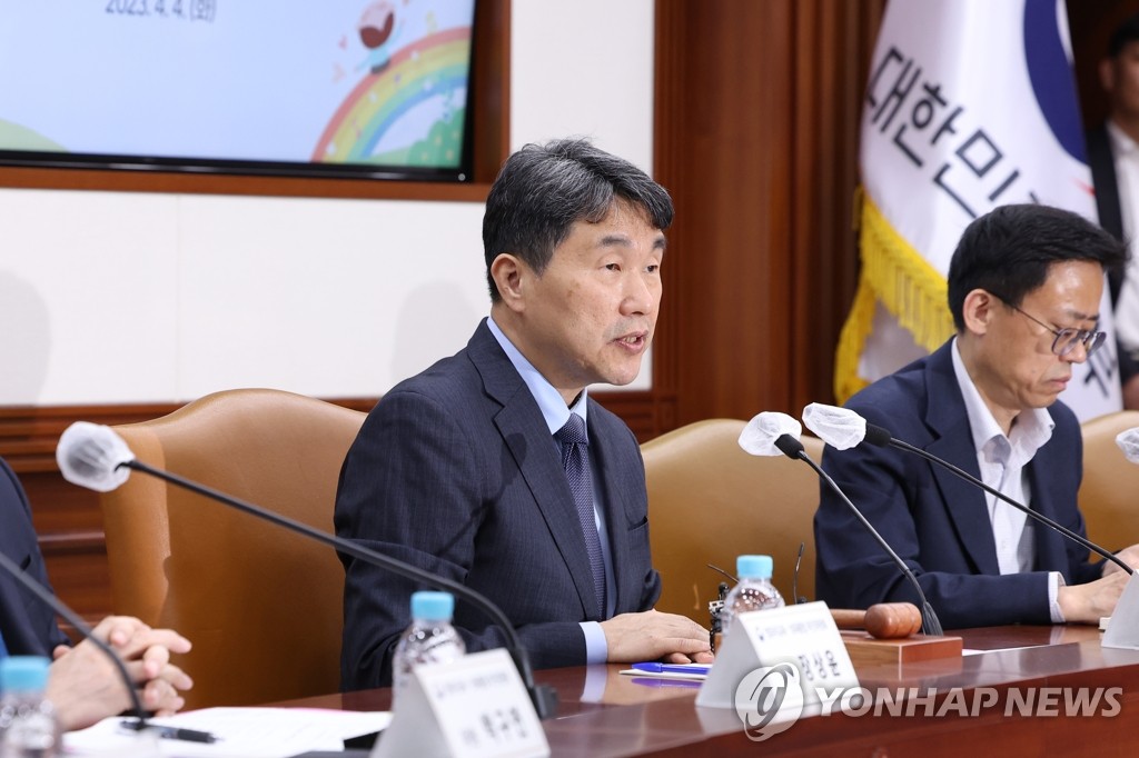 제1차 영유아교육·보육통합 추진위원회에서 인사말 하는 이주호 부총리 연합뉴스