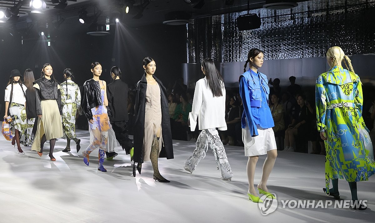 Fashion show in Seoul | Yonhap News Agency