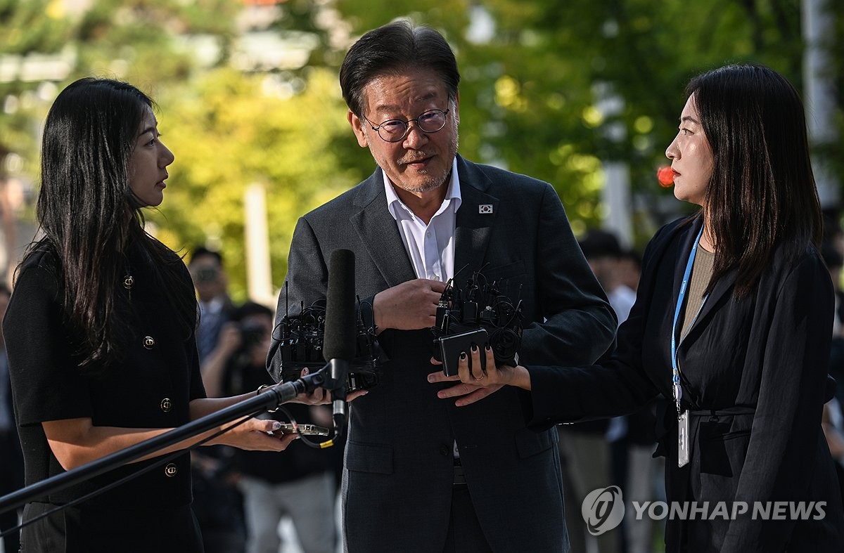 이재명 수원지검 도착…대북송금 의혹 피의자 신분 연합뉴스