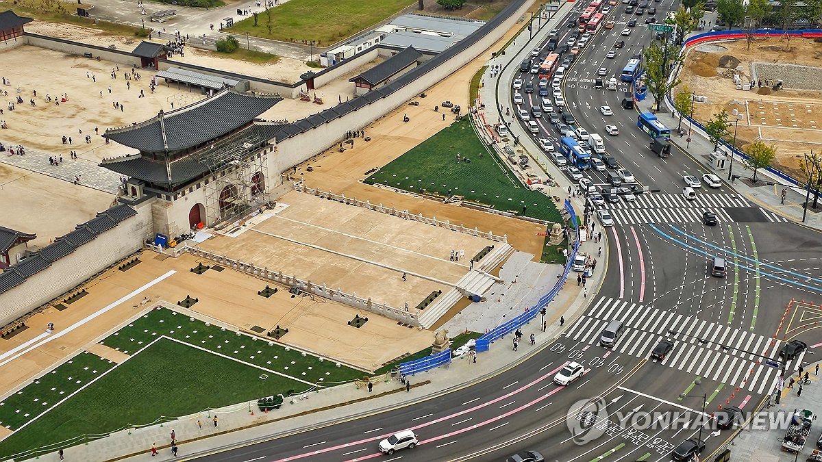100년 만에 옛 모습 찾은 광화문…새 현판과 함께 15일 공개 | 연합뉴스