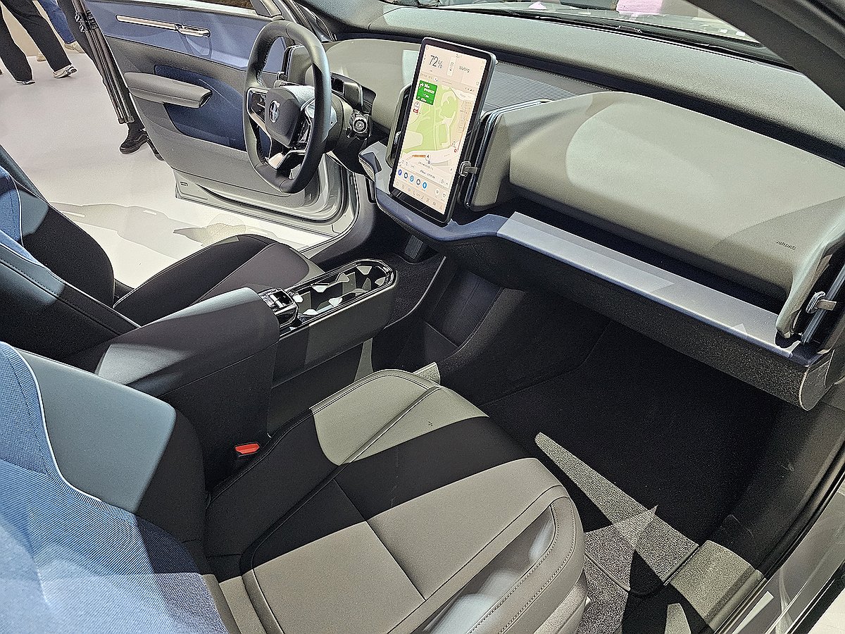 볼보 프리미엄 순수 전기 SUV EX30, 이달 말 출고 | 연합뉴스