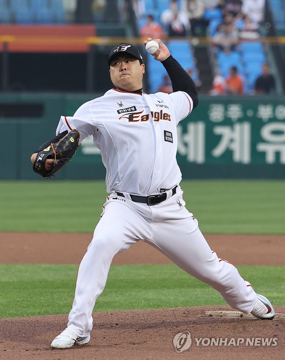 Eagles' Ryu Hyun-jin notches 100th KBO win | Yonhap News Agency