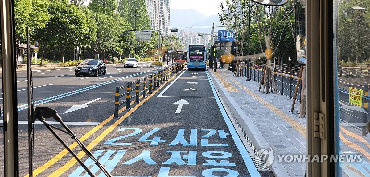 창원시장 "S-BRT 개통 한 달…불편함 없게 계속 신경 써야" | 연합뉴스