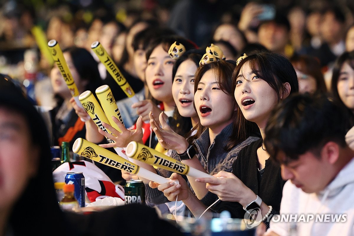 '최강 KIA' 짜릿한 뒤집기로 7년 만에 KS 우승…'V12' 금자탑 | 연합뉴스