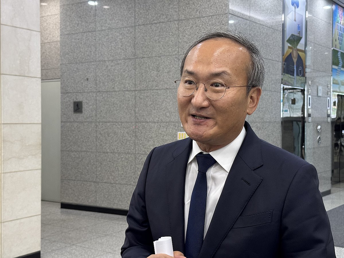 취재진 질문에 답하는 이석희 SK온 최고경영자(CEO) 사장 | 연합뉴스