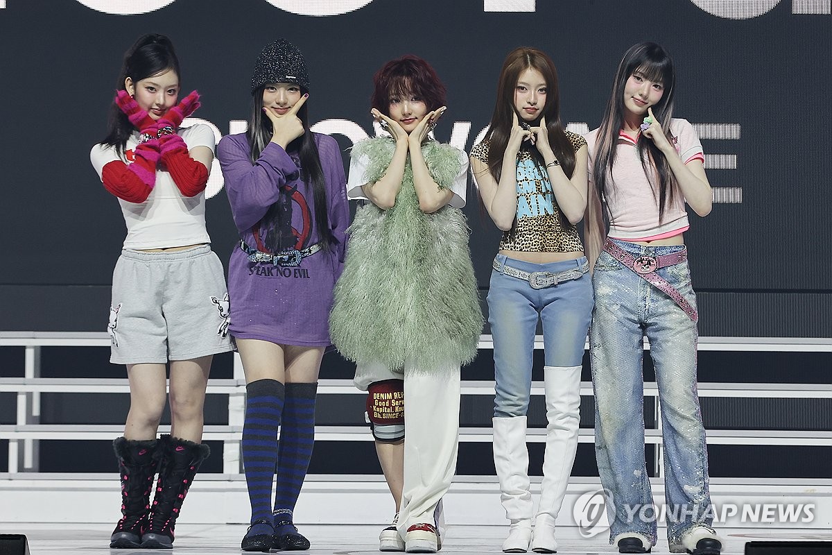 IVEの妹分「KiiiKiii」デビュー | 聯合ニュース