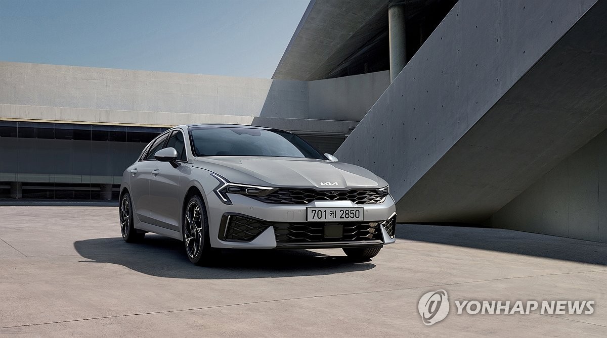 기아, 세단 K5·K8 연식변경 모델 출시…신규 트림 추가 | 연합뉴스
