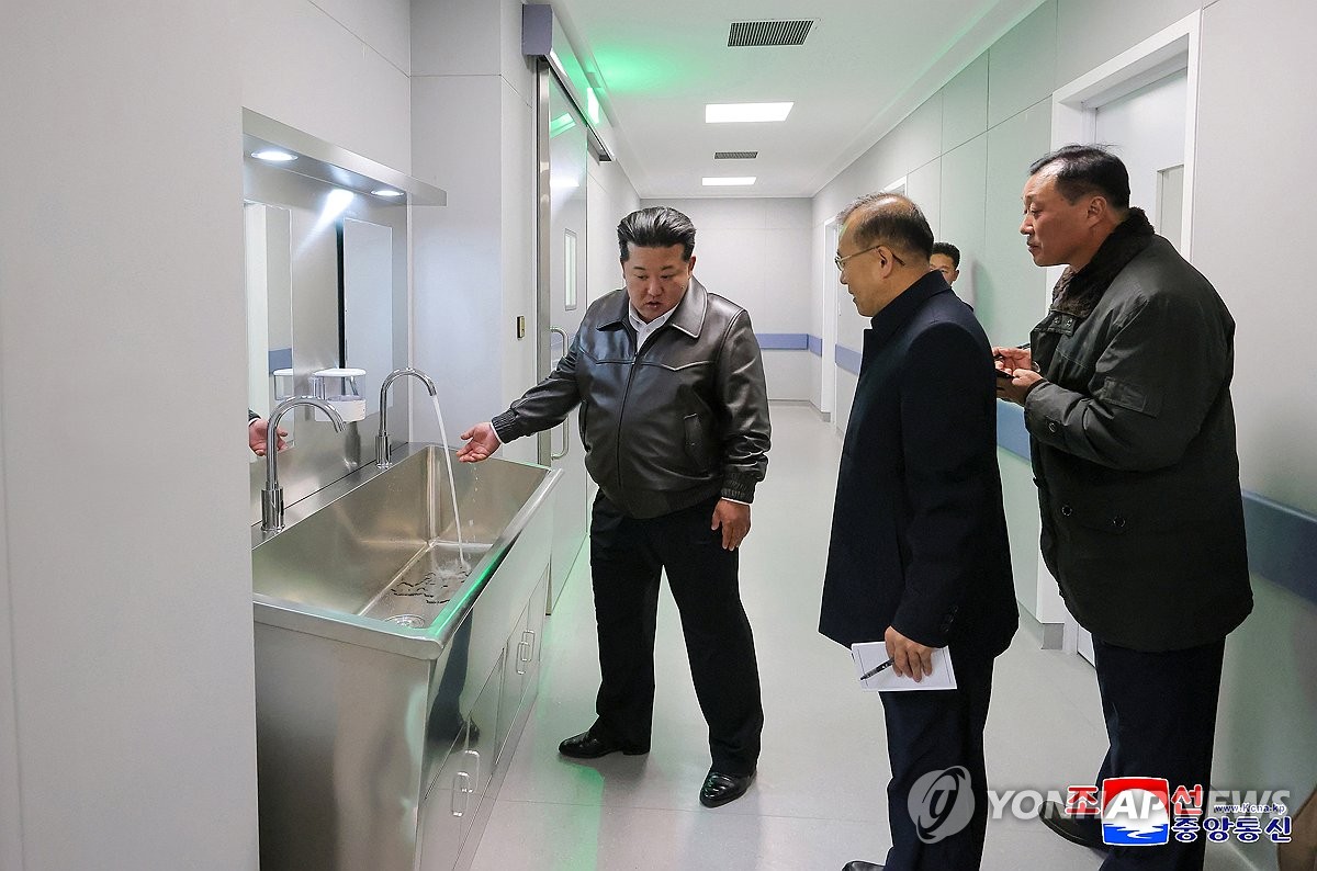 평양 외곽 강동군병원 9달만에 준공...김정은 참석 | 연합뉴스